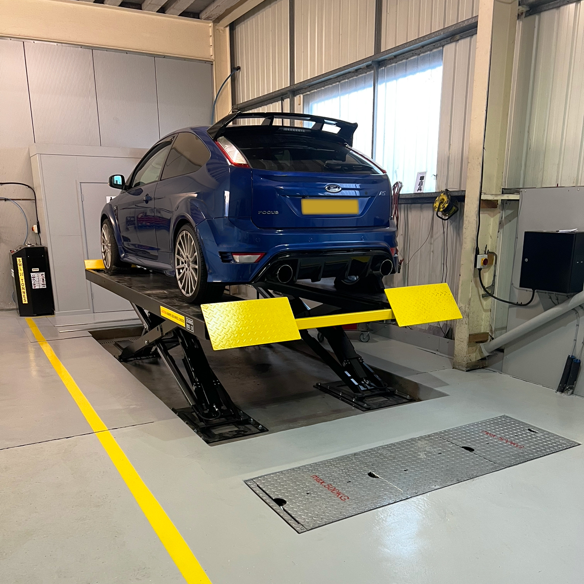 SUN One-Person Test Lane Scissor Lift Package